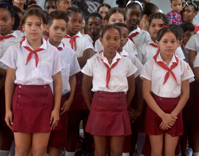 Inició la venta del uniforme escolar del curso 2024-2025 › Cuba ...